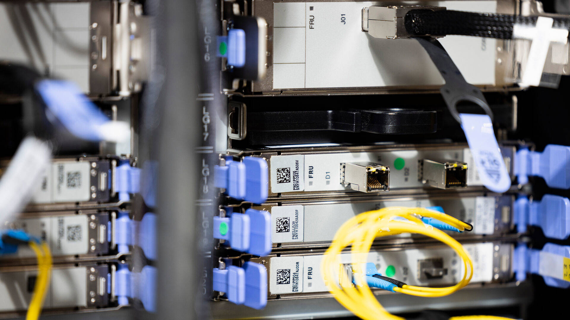 Zukunftssichere IBM z16-Mainframe & Services vom Schweizer Spezialisten ...